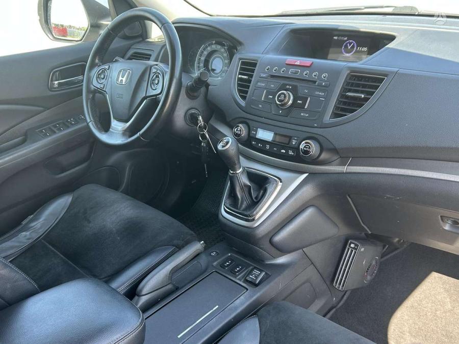 Grey Honda CR-V 2014 in Vilnius, with an engine capacity of 1.60 L and mileage of 288 thousand km for 8500 €, photo 15 on AUTOMOTO.COM.LV