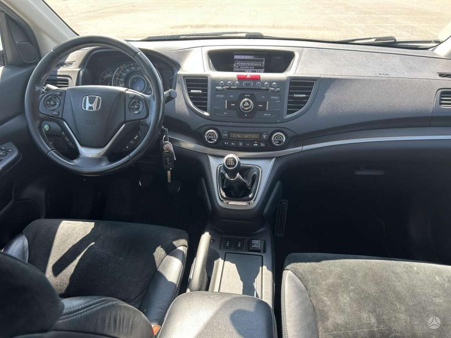 Grey Honda CR-V 2014 in Vilnius, with an engine capacity of 1.60 L and mileage of 288 thousand km for 8500 €, photo 18 on AUTOMOTO.COM.LV