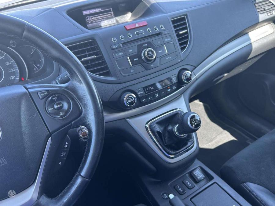 Grey Honda CR-V 2014 in Vilnius, with an engine capacity of 1.60 L and mileage of 288 thousand km for 8500 €, photo 21 on AUTOMOTO.COM.LV
