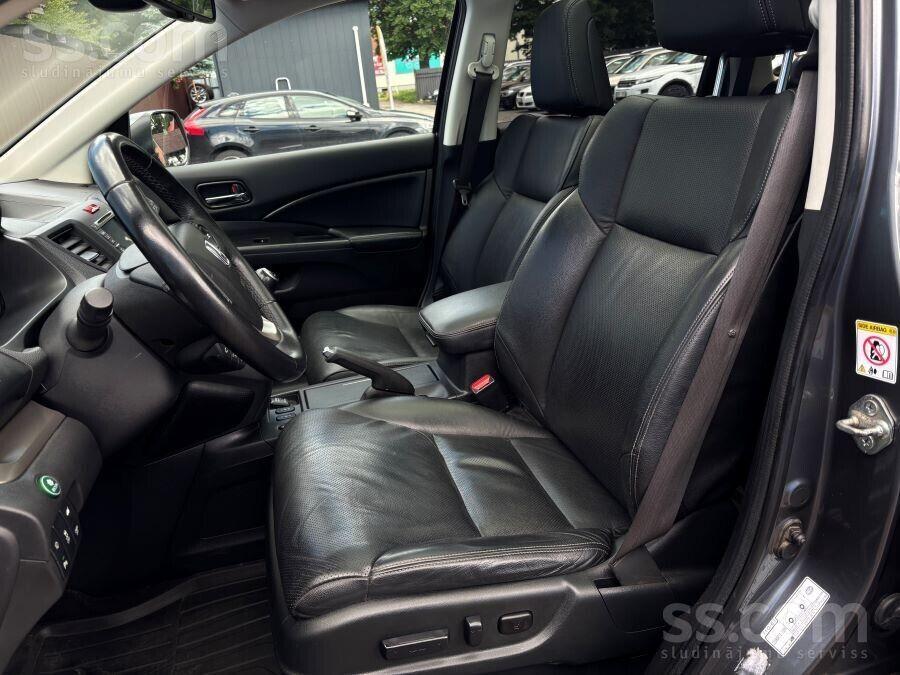 Grey Honda CR-V 2014 in Riga, with an engine capacity of 2.20 L and mileage of 274 thousand km for 9950 €, photo 8 on AUTOMOTO.COM.LV