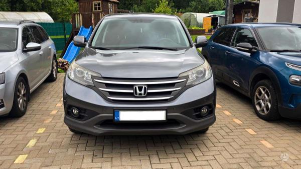Pelēks Honda CR-V 2014 Viļņa, ar dzinēja tilpumu 1.60 L un nobraukumu 322 tūkst. km par 9200 €, foto 2 vietnē AUTOMOTO.COM.LV