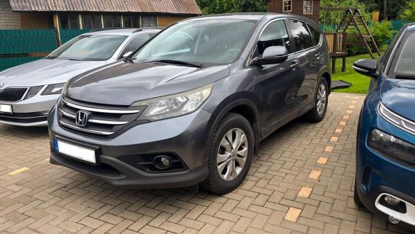 Pelēks Honda CR-V 2014 Viļņa, ar dzinēja tilpumu 1.60 L un nobraukumu 322 tūkst. km par 9200 €, foto 3 vietnē AUTOMOTO.COM.LV