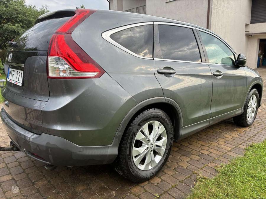 Grey Honda CR-V 2014 in Vilnius, with an engine capacity of 2.20 L and mileage of 269 thousand km for 10500 €, photo 3 on AUTOMOTO.COM.LV