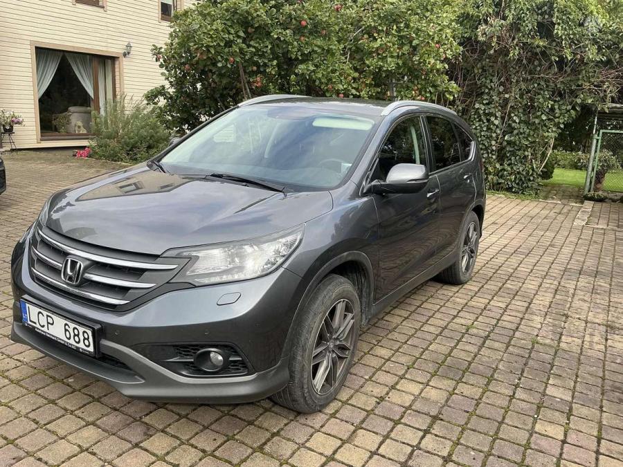 Grey Honda CR-V 2014 in Klaipeda, with an engine capacity of 2.20 L and mileage of 180 thousand km for 12000 €, photo 3 on AUTOMOTO.COM.LV
