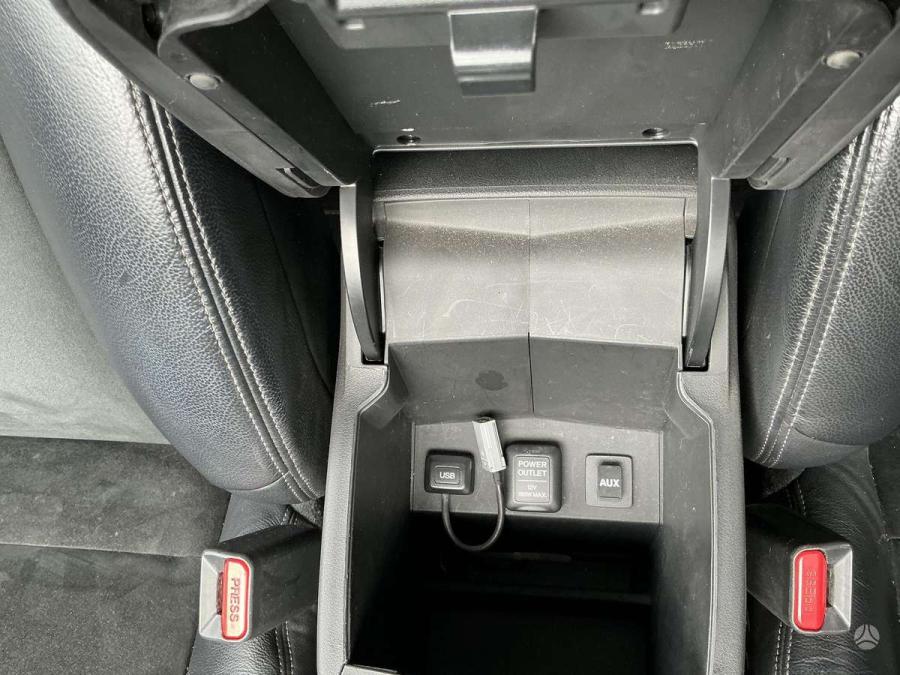 Grey Honda CR-V 2014 in Klaipeda, with an engine capacity of 2.20 L and mileage of 180 thousand km for 12000 €, photo 14 on AUTOMOTO.COM.LV