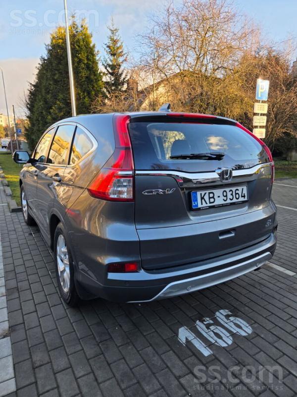 Grey Honda CR-V 2015 in Riga, with an engine capacity of 1.60 L and mileage of 142 thousand km for 10200 €, photo 2 on AUTOMOTO.COM.LV