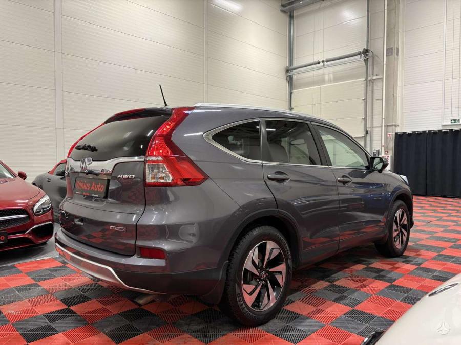 Grey Honda CR-V 2015 in Vilnius, with an engine capacity of 2.36 L and mileage of 163 thousand km for 14500 €, photo 4 on AUTOMOTO.COM.LV