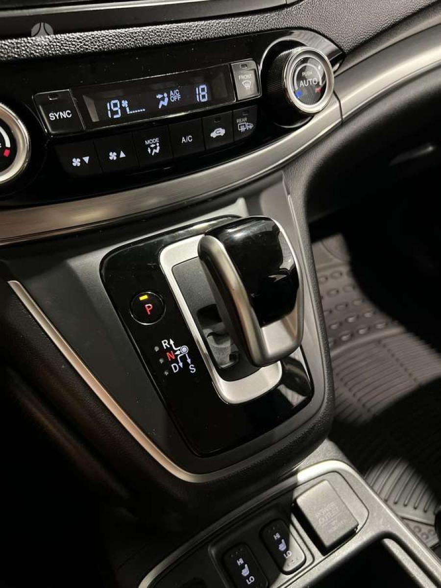 Pelēks Honda CR-V 2015 Klaipėda, ar dzinēja tilpumu 1.60 L un nobraukumu 267 tūkst. km par 11999 €, foto 5 vietnē AUTOMOTO.COM.LV