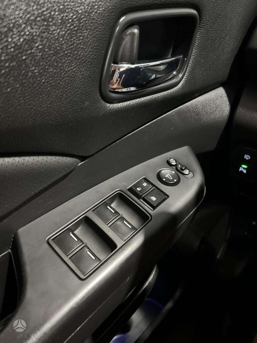 Pelēks Honda CR-V 2015 Klaipėda, ar dzinēja tilpumu 1.60 L un nobraukumu 267 tūkst. km par 11999 €, foto 30 vietnē AUTOMOTO.COM.LV