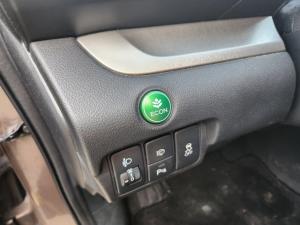 Pelēks Honda CR-V 2015 Rīga, ar dzinēja tilpumu 1.60 L un nobraukumu 238 tūkst. km par 10800 €, foto 38 vietnē AUTOMOTO.COM.LV