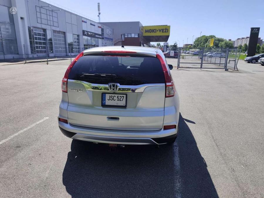 Pelēks Honda CR-V 2015 Klaipėda, ar dzinēja tilpumu 2.36 L un nobraukumu 136 tūkst. km par 13350 €, foto 5 vietnē AUTOMOTO.COM.LV