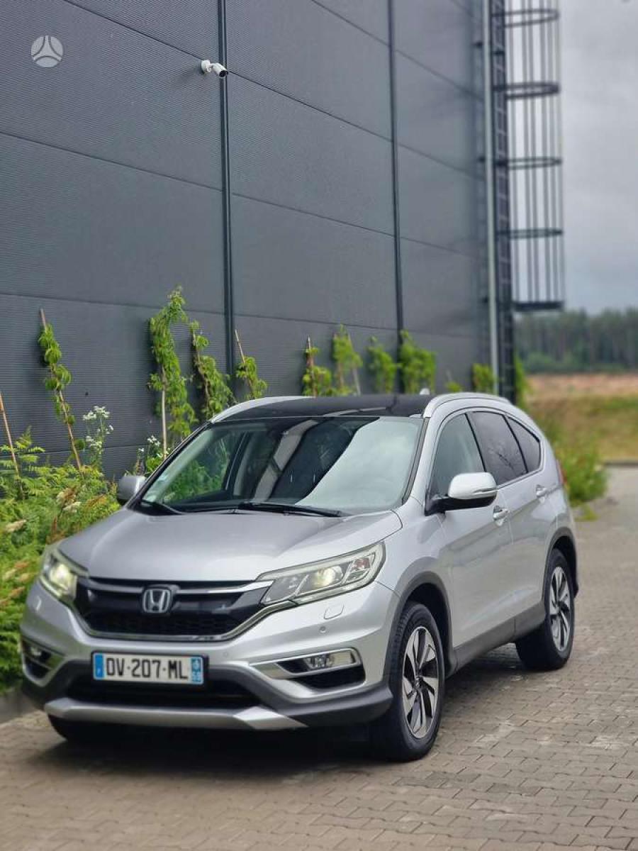 Grey Honda CR-V 2015 in Vilnius, with an engine capacity of 1.60 L and mileage of 205 thousand km for 12950 €, photo 1 on AUTOMOTO.COM.LV