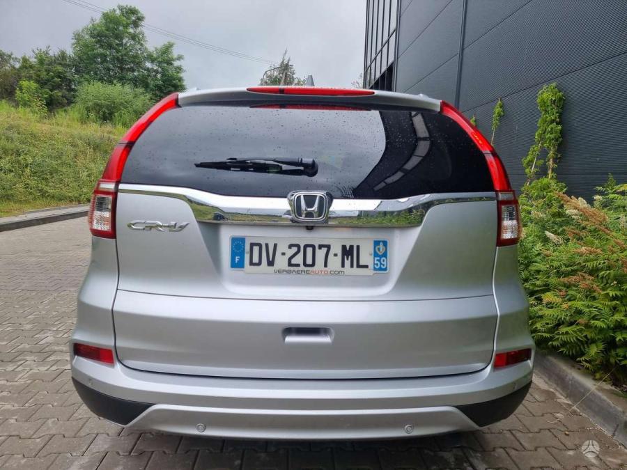 Grey Honda CR-V 2015 in Vilnius, with an engine capacity of 1.60 L and mileage of 205 thousand km for 12950 €, photo 5 on AUTOMOTO.COM.LV