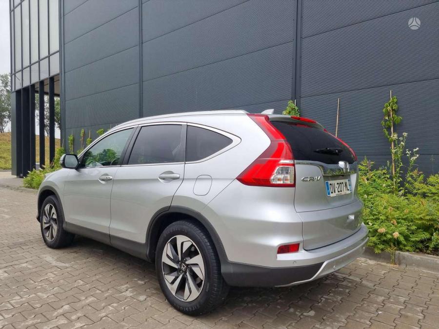 Grey Honda CR-V 2015 in Vilnius, with an engine capacity of 1.60 L and mileage of 205 thousand km for 12950 €, photo 7 on AUTOMOTO.COM.LV