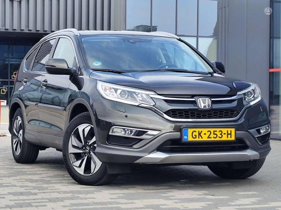 Grey Honda CR-V 2015 in Siauliai, with an engine capacity of 1.60 L and mileage of 300 thousand km for 12990 €, photo 1 on AUTOMOTO.COM.LV