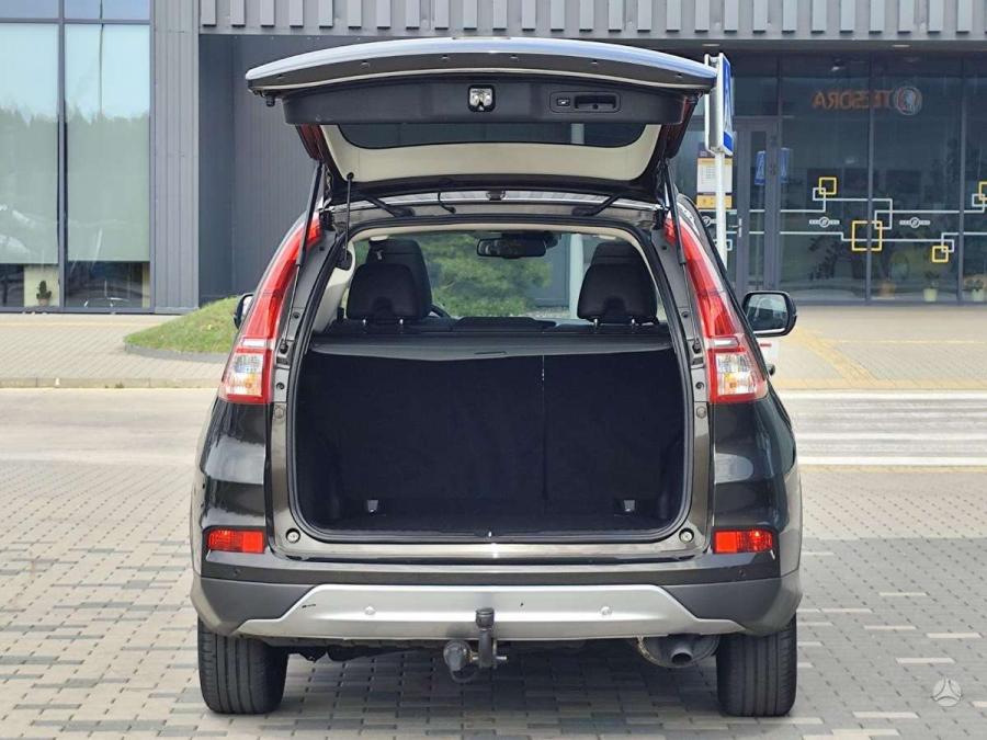 Grey Honda CR-V 2015 in Siauliai, with an engine capacity of 1.60 L and mileage of 300 thousand km for 12990 €, photo 6 on AUTOMOTO.COM.LV
