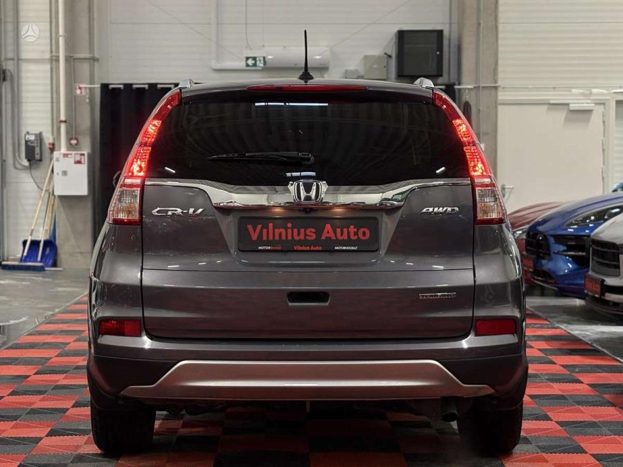 Pelēks Honda CR-V 2015 Viļņa, ar dzinēja tilpumu 2.36 L un nobraukumu 163 tūkst. km par 12990 €, foto 6 vietnē AUTOMOTO.COM.LV
