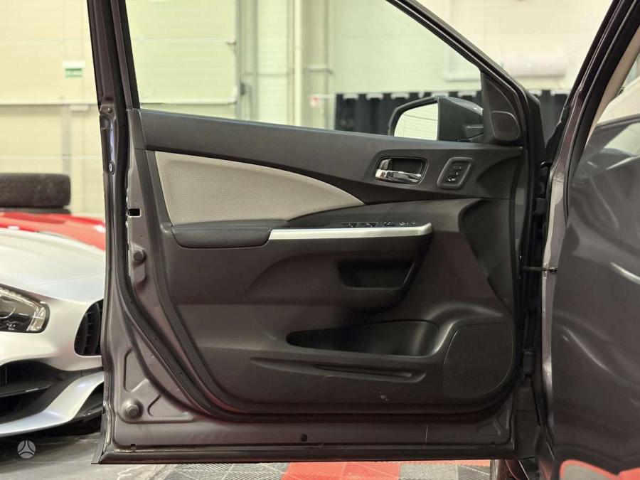 Pelēks Honda CR-V 2015 Viļņa, ar dzinēja tilpumu 2.36 L un nobraukumu 163 tūkst. km par 12990 €, foto 13 vietnē AUTOMOTO.COM.LV