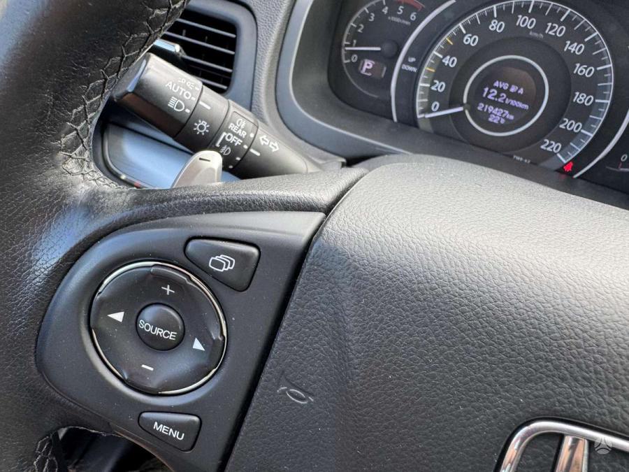 Grey Honda CR-V 2015 in Taurage, with an engine capacity of 1.60 L and mileage of 212 thousand km for 12200 €, photo 11 on AUTOMOTO.COM.LV