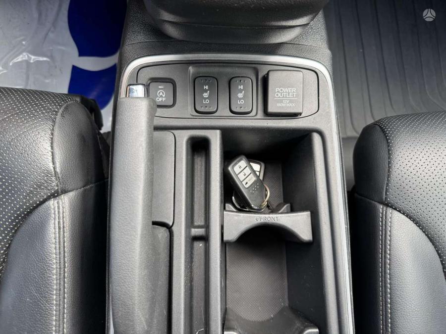 Grey Honda CR-V 2015 in Taurage, with an engine capacity of 1.60 L and mileage of 212 thousand km for 12200 €, photo 13 on AUTOMOTO.COM.LV