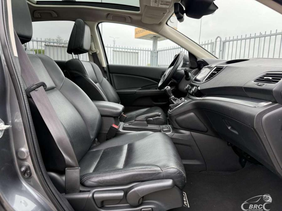 Grey Honda CR-V 2015 in Klaipeda, with an engine capacity of 1.60 L and mileage of 243 thousand km for 9500 €, photo 8 on AUTOMOTO.COM.LV