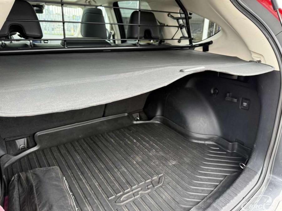 Grey Honda CR-V 2015 in Klaipeda, with an engine capacity of 1.60 L and mileage of 243 thousand km for 9500 €, photo 12 on AUTOMOTO.COM.LV