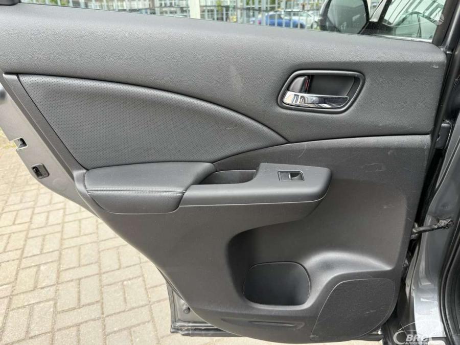 Grey Honda CR-V 2015 in Klaipeda, with an engine capacity of 1.60 L and mileage of 243 thousand km for 9500 €, photo 13 on AUTOMOTO.COM.LV