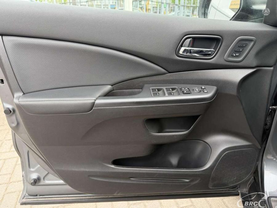 Grey Honda CR-V 2015 in Klaipeda, with an engine capacity of 1.60 L and mileage of 243 thousand km for 9500 €, photo 17 on AUTOMOTO.COM.LV