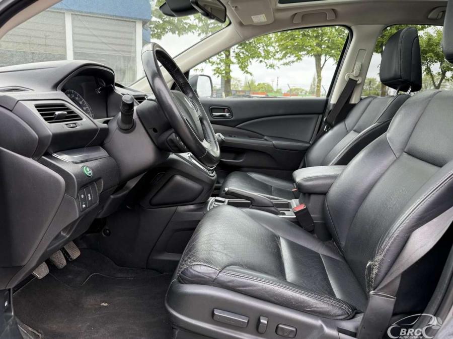 Grey Honda CR-V 2015 in Klaipeda, with an engine capacity of 1.60 L and mileage of 243 thousand km for 9500 €, photo 22 on AUTOMOTO.COM.LV