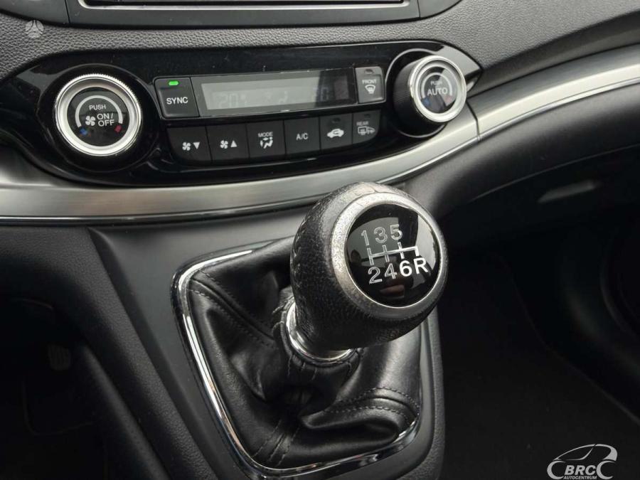 Grey Honda CR-V 2015 in Klaipeda, with an engine capacity of 1.60 L and mileage of 243 thousand km for 9500 €, photo 25 on AUTOMOTO.COM.LV