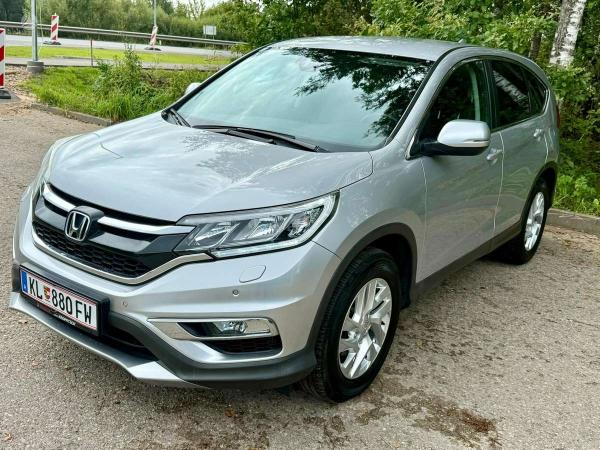 Grey Honda CR-V 2015 in Kaunas, with an engine capacity of 1.60 L and mileage of 154 thousand km for 13499 €, photo 1 on AUTOMOTO.COM.LV