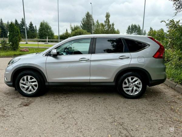 Grey Honda CR-V 2015 in Kaunas, with an engine capacity of 1.60 L and mileage of 154 thousand km for 13499 €, photo 7 on AUTOMOTO.COM.LV
