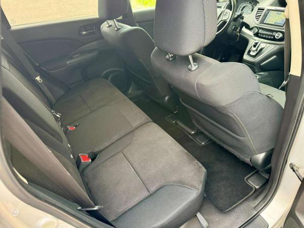 Grey Honda CR-V 2015 in Kaunas, with an engine capacity of 1.60 L and mileage of 154 thousand km for 13499 €, photo 11 on AUTOMOTO.COM.LV
