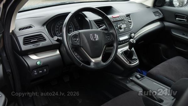 Grey Honda CR-V 2015 in Tartu, with an engine capacity of 2.20 L and mileage of 131 thousand km for 13990 €, photo 5 on AUTOMOTO.COM.LV