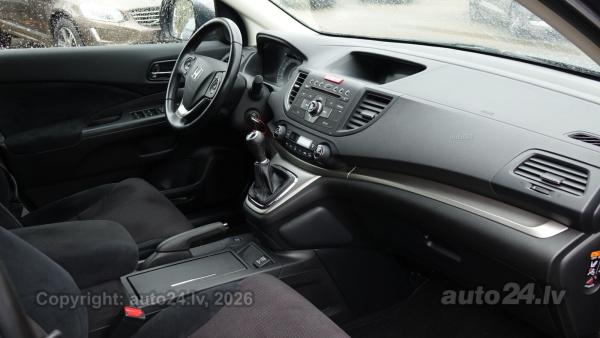 Grey Honda CR-V 2015 in Tartu, with an engine capacity of 2.20 L and mileage of 131 thousand km for 13990 €, photo 8 on AUTOMOTO.COM.LV