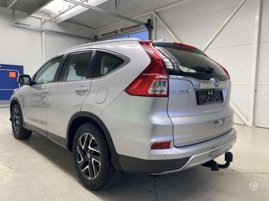 Grey Honda CR-V 2016 in Radviliskis, with an engine capacity of 1.60 L and mileage of 293 thousand km for 9550 €, photo 4 on AUTOMOTO.COM.LV