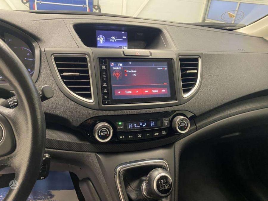 Grey Honda CR-V 2016 in Radviliskis, with an engine capacity of 1.60 L and mileage of 293 thousand km for 9550 €, photo 15 on AUTOMOTO.COM.LV