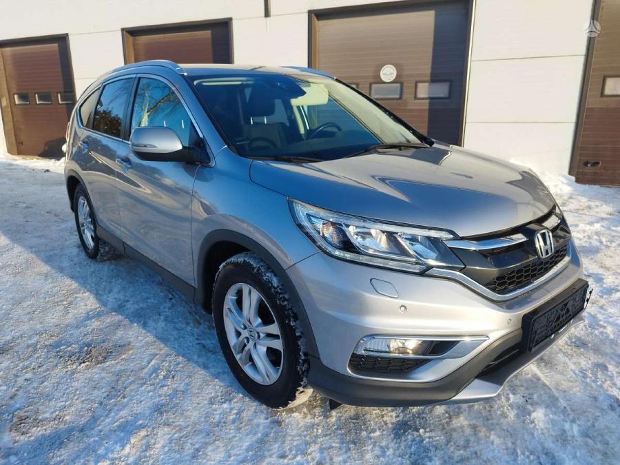 Grey Honda CR-V 2016 in Utena, with an engine capacity of 1.60 L and mileage of 257 thousand km for 10300 €, photo 2 on AUTOMOTO.COM.LV