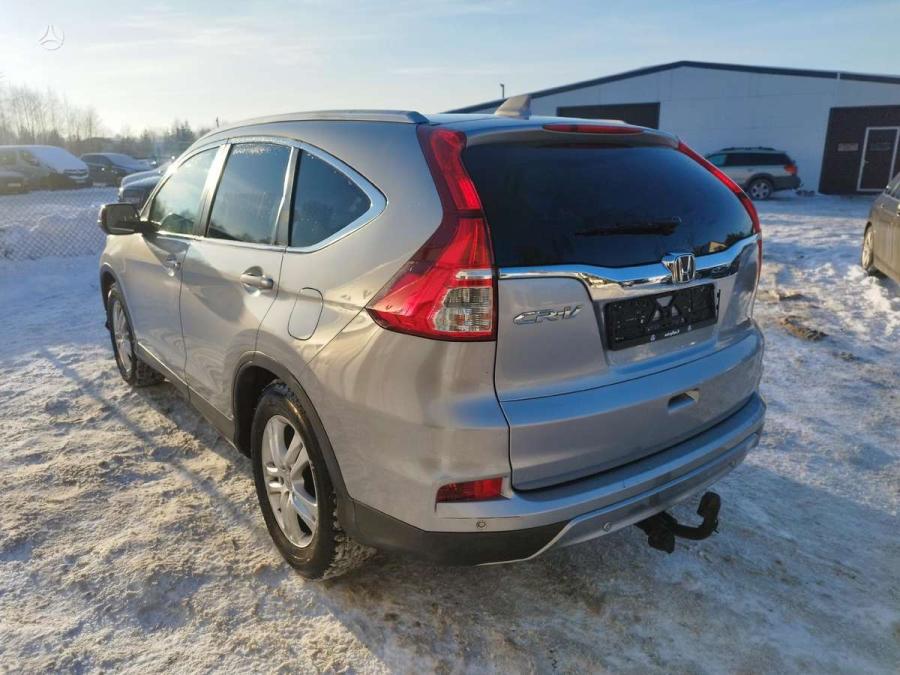 Grey Honda CR-V 2016 in Utena, with an engine capacity of 1.60 L and mileage of 257 thousand km for 10300 €, photo 4 on AUTOMOTO.COM.LV
