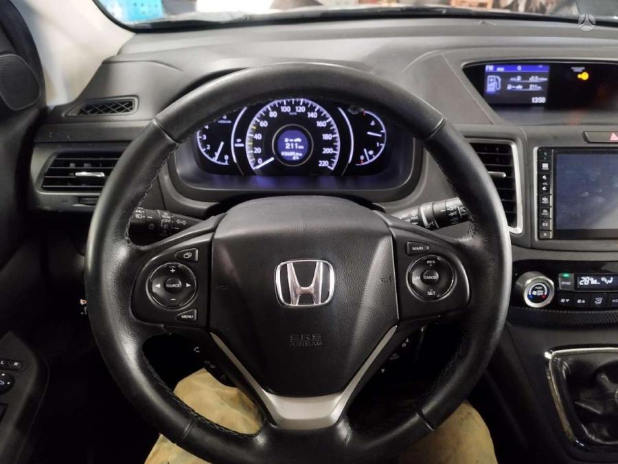 Grey Honda CR-V 2016 in Utena, with an engine capacity of 1.60 L and mileage of 257 thousand km for 10300 €, photo 8 on AUTOMOTO.COM.LV