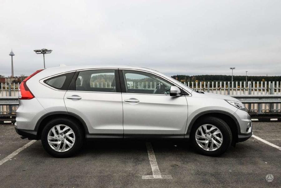 Pelēks Honda CR-V 2016 Viļņa, ar dzinēja tilpumu 1.60 L un nobraukumu 121 tūkst. km par 13800 €, foto 1 vietnē AUTOMOTO.COM.LV