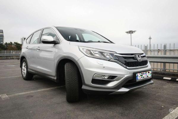 Grey Honda CR-V 2016 in Vilnius, with an engine capacity of 1.60 L and mileage of 121 thousand km for 13800 €, photo 3 on AUTOMOTO.COM.LV