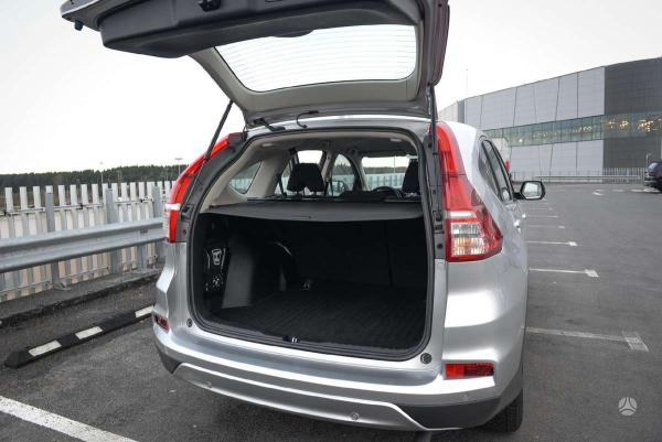 Grey Honda CR-V 2016 in Vilnius, with an engine capacity of 1.60 L and mileage of 121 thousand km for 13800 €, photo 9 on AUTOMOTO.COM.LV