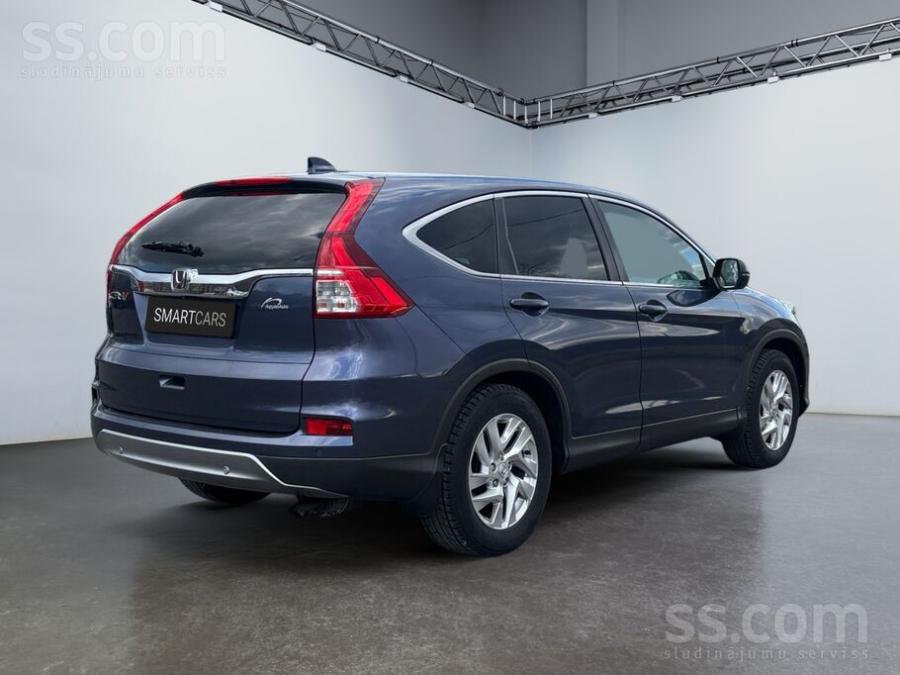 Grey Honda CR-V 2016 in Riga, with an engine capacity of 2.00 L and mileage of 89 thousand km for 15900 €, photo 5 on AUTOMOTO.COM.LV