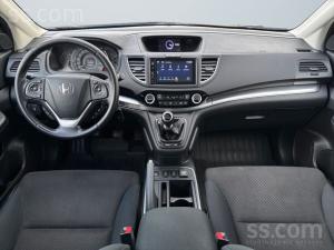 Grey Honda CR-V 2016 in Riga, with an engine capacity of 2.00 L and mileage of 89 thousand km for 15900 €, photo 10 on AUTOMOTO.COM.LV