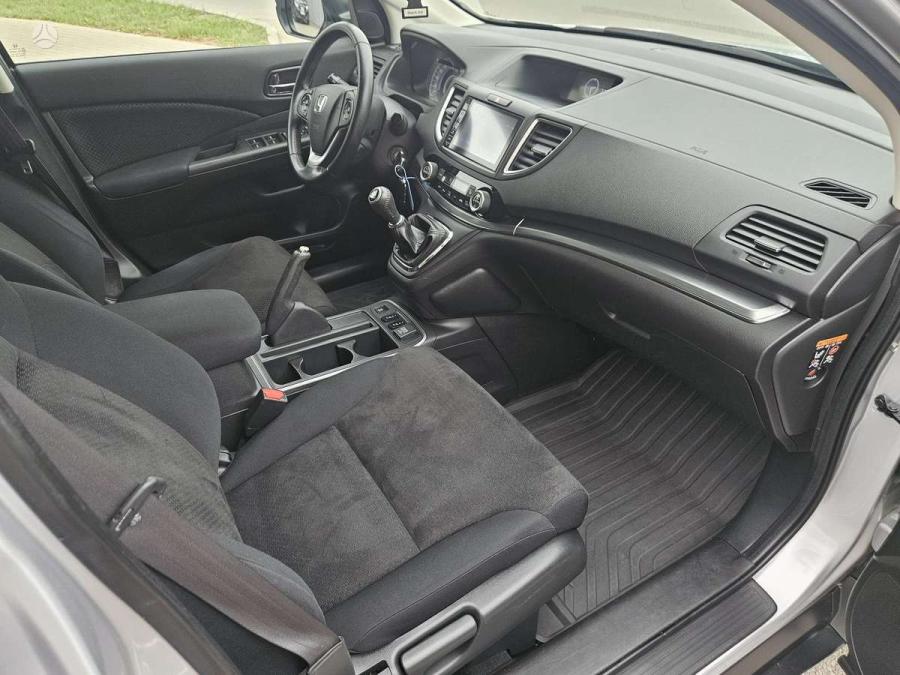 Grey Honda CR-V 2016 in Siauliai, with an engine capacity of 2.00 L and mileage of 274 thousand km for 13950 €, photo 14 on AUTOMOTO.COM.LV