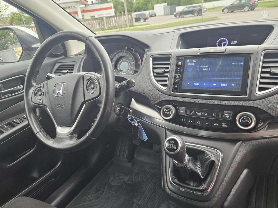 Grey Honda CR-V 2016 in Siauliai, with an engine capacity of 2.00 L and mileage of 274 thousand km for 13950 €, photo 19 on AUTOMOTO.COM.LV