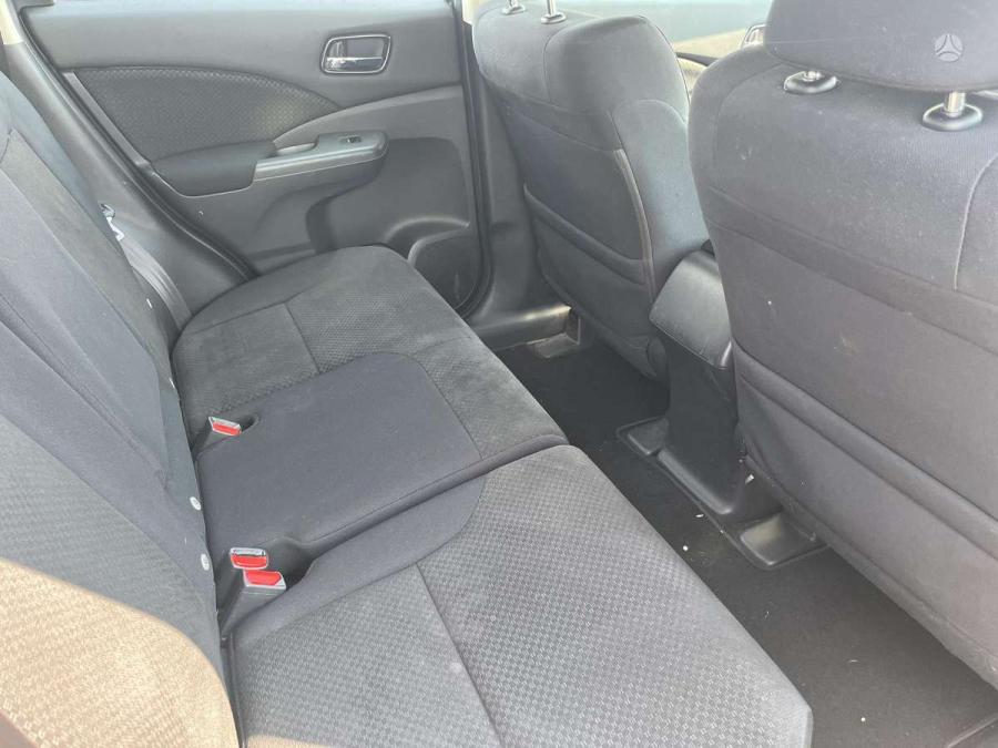 Grey Honda CR-V 2016 in Marijampole, with an engine capacity of 1.60 L and mileage of 221 thousand km for 9900 €, photo 16 on AUTOMOTO.COM.LV