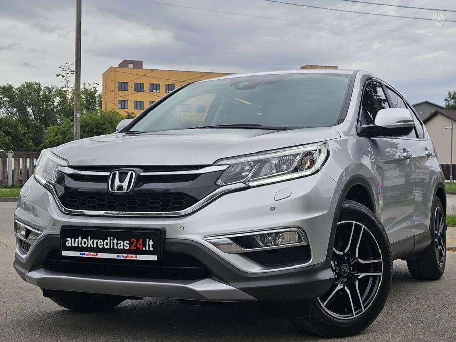 Grey Honda CR-V 2016 in Siauliai, with an engine capacity of 2.00 L and mileage of 274 thousand km for 13950 €, photo 1 on AUTOMOTO.COM.LV