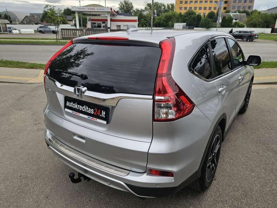 Grey Honda CR-V 2016 in Siauliai, with an engine capacity of 2.00 L and mileage of 274 thousand km for 13950 €, photo 5 on AUTOMOTO.COM.LV